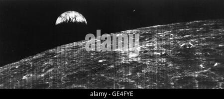 EARTHRISE 24 December 1968 taken from lunar orbit by William Anders ...