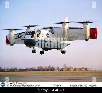 Ling-Temco-Vought XC-142A 62-5924 / NASA 502 (msn 4), on display at the ...