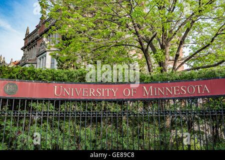 University of Minnesota Welcome Sign Stock Photo - Alamy