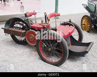 The 1896 Bollé tricar tricycle is an early example of motorized ...