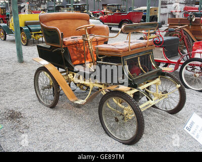 The 1897 Barré Vis-a-vis is a classic French automobile with a 498cc ...
