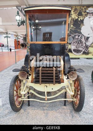 1898 Panhard-Levassor Landaulet Type A1, a classic French car with a ...