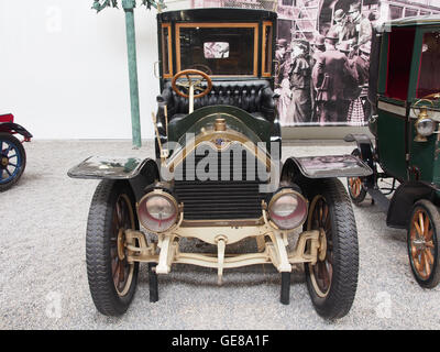 The 1907 Darracq Coupe, a rare luxury car of the early 20th century ...