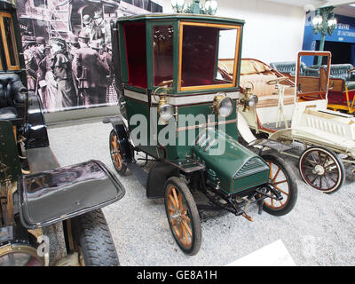 The 1907 Piccolo Coupe Landaulet is a classic automobile featuring a 7 ...