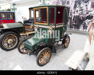 The 1907 Piccolo Coupe Landaulet, a vintage car with 7 horsepower, a ...