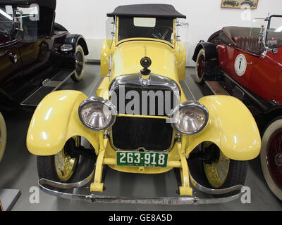 The 1922 Mercer Series 5 Raceabout is a vintage American sports car ...