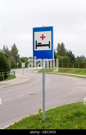 Street Sign the Direction Way to Hospital Stock Photo - Alamy