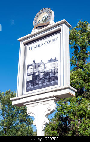 The Thames Court Pub on River Thames, Towpath, Shepperton, Surrey ...