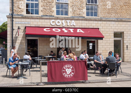'Costa' coffee shop, Burgess Square, Brackley, Northamptonshire Stock ...