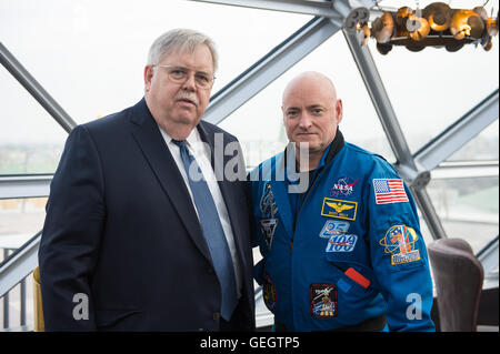 Ambassador Tefft Meeting Astronaut Scott Kelly 03240003 Stock Photo - Alamy