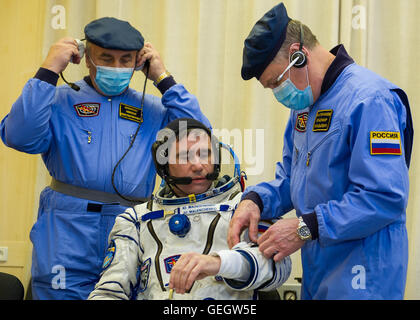 Expedition 46 crew members, including Tim Kopra, Tim Peake, and Yuri ...