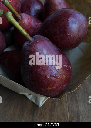Paper bag with ripe pears on white background Stock Photo - Alamy