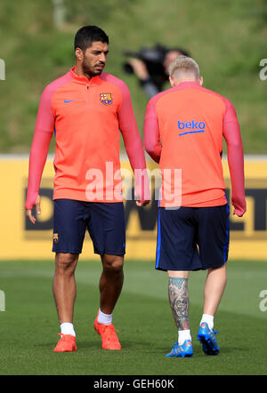 Barcelona's Lionel Messi, right, and Barcelona's Luis Suarez stretch ...