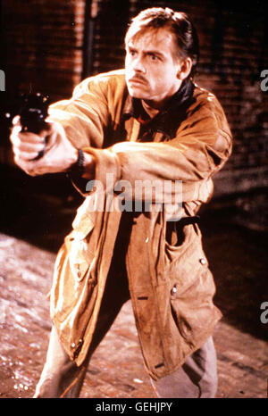 Mark Hamill CIA-Agent Max Reed (Mark Hamill) mit Reptil-Mutant ...