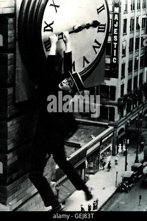 Harold Lloyd in the film Safety Last 1923, famous vintage Hollywood ...
