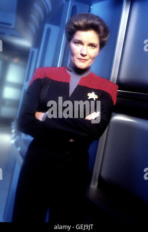 STAR TREK: VOYAGER, Kate Mulgrew, Ethan Phillips, 'Phage,' (Season 1 ...