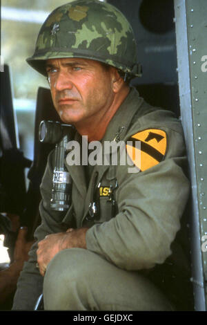 Mel Gibson Lt. Colonel Hal G. Moore (Mel Gibson) *** Local Caption ...
