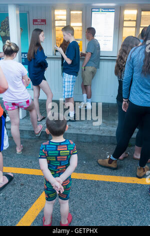 Crescent ridge dairy bar in Sharon MA Stock Photo - Alamy