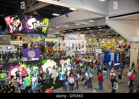 Vendors and displays on the convention floor at San Diego Comic Con ...