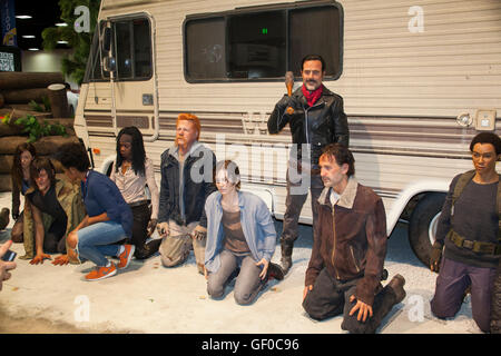 Fans posed with wax figures of the Walking Dead cast at San Diego Comic ...