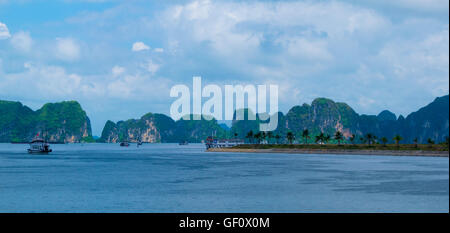 Asia Islands Summer Boat Landscape Stock Photo - Alamy