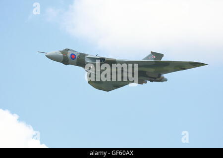 One of the last appearances of the Vulcan at Dunsfold Wings and Wheels ...