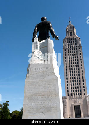 State Capitol building and Huey P Long statue left Baton Rouge Stock ...