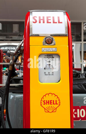 Old vintage Shell petrol pump at St Mawes, Cornwall, UK Stock Photo - Alamy