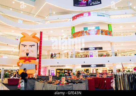 Interior, Quill City Mall, Jalan Sultan Ismail, Kuala Lumpur, Malaysia ...