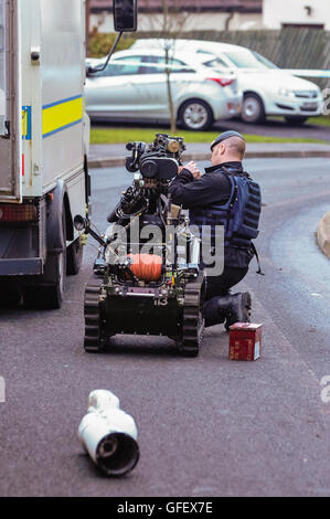 bomb disposal robot unit defuse bombs Stock Photo - Alamy