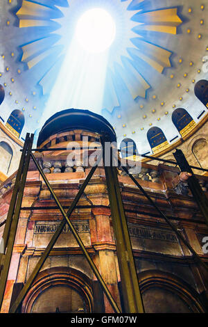 edicule inside the church of holy sepulchre jerusalem Stock Photo - Alamy