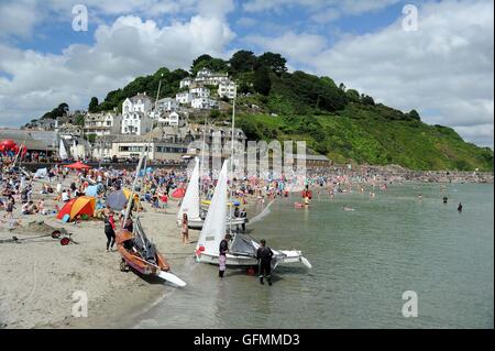 Looe beach, Cornwall, UK. 31st July, 2016. Tourists enjoy the weather ...