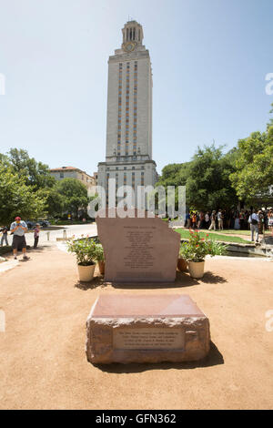 Austin, Texas, USA. 1st August, 2022. Psychiatrist ROY LUBIT arrives at ...