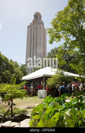 Austin, Texas, USA. 1st August, 2022. Psychiatrist ROY LUBIT arrives at ...