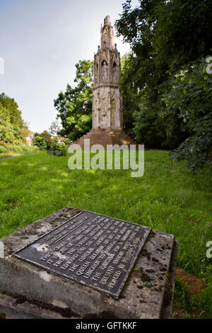 UK, England, Northamptonshire, Northampton, Hardingstone, Eleanor Cross ...
