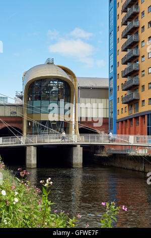 Leeds Train Station Stock Photo - Alamy