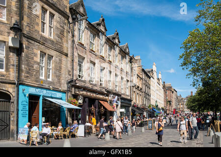 View along busy historic street in Grassmarket district of Edinburgh ...