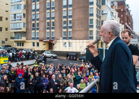 Brighton, UK. 02nd Aug, 2016. Jeremy Corbyn addresses hundreds in ...