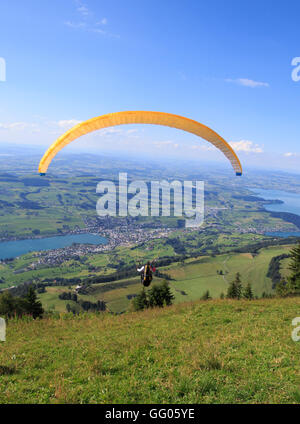 Geneva. 1st Aug, 2016. A paragliding fan prepares to fly on Rigi ...