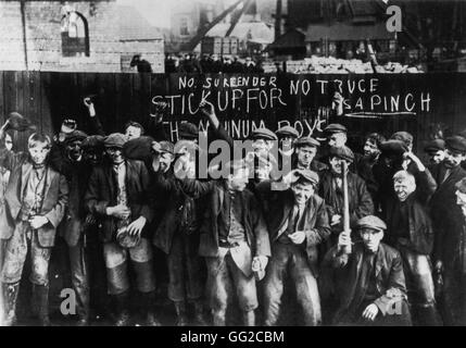 Miners' strike in Great Britain, 1926 Stock Photo: 48345776 - Alamy