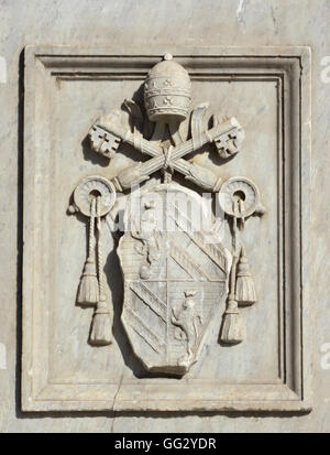 Papal Tiara - Pope Pius X Stock Photo - Alamy