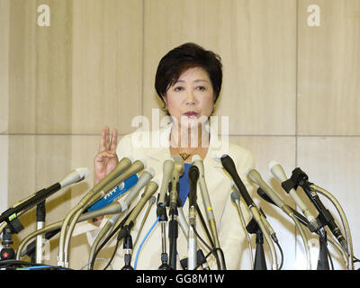 Newly elected Tokyo Govenor Yuriko Koike poses for press in Tokyo ...