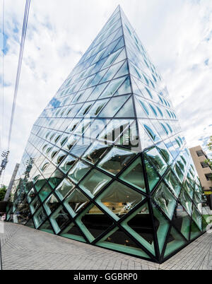 'Prada' boutique, designed by Herzog and de Meuron, in OmoteSando ...