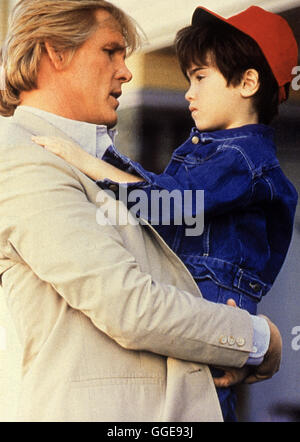 SARAH ROWLAND DOROFF, NICK NOLTE, THREE FUGITIVES, 1989 Stock Photo - Alamy