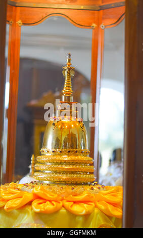 Interior of Temple of the Sacred Tooth Relic (Dalada Maligawa), Kandy ...