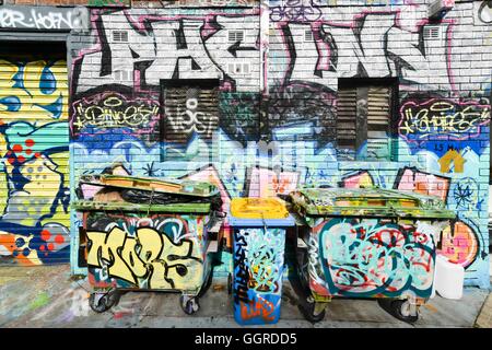inner city artists graffiti Stock Photo: 14794391 - Alamy