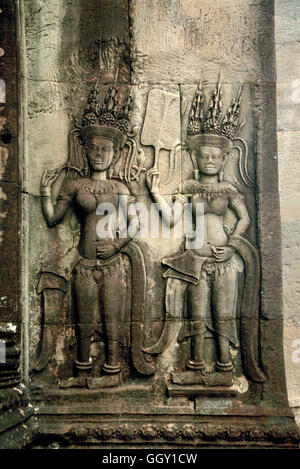 Female divinity figure wall reliefs on the Upper Level, Inner Courtyard ...