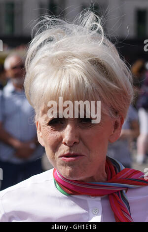 London, UK. 8th Aug, 2016. Barbara Windsor DBE joins Team London ...
