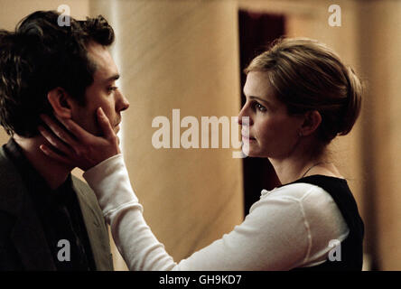 CLOSER (2004) JULIA ROBERTS, JUDE LAW CLOS 001-017 Stock Photo - Alamy