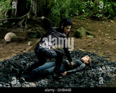 ELEKTRA NATASSIA MALTHE as Typhoid, JENNIFER GARNER as Elektra Date ...